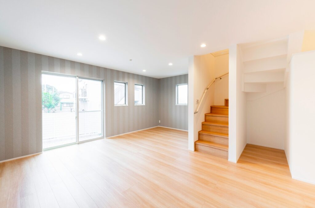 陽光溢れる庭付き4LDK。白を基調とした美しい外観の住まい -株式会社BLISS（ブリス）